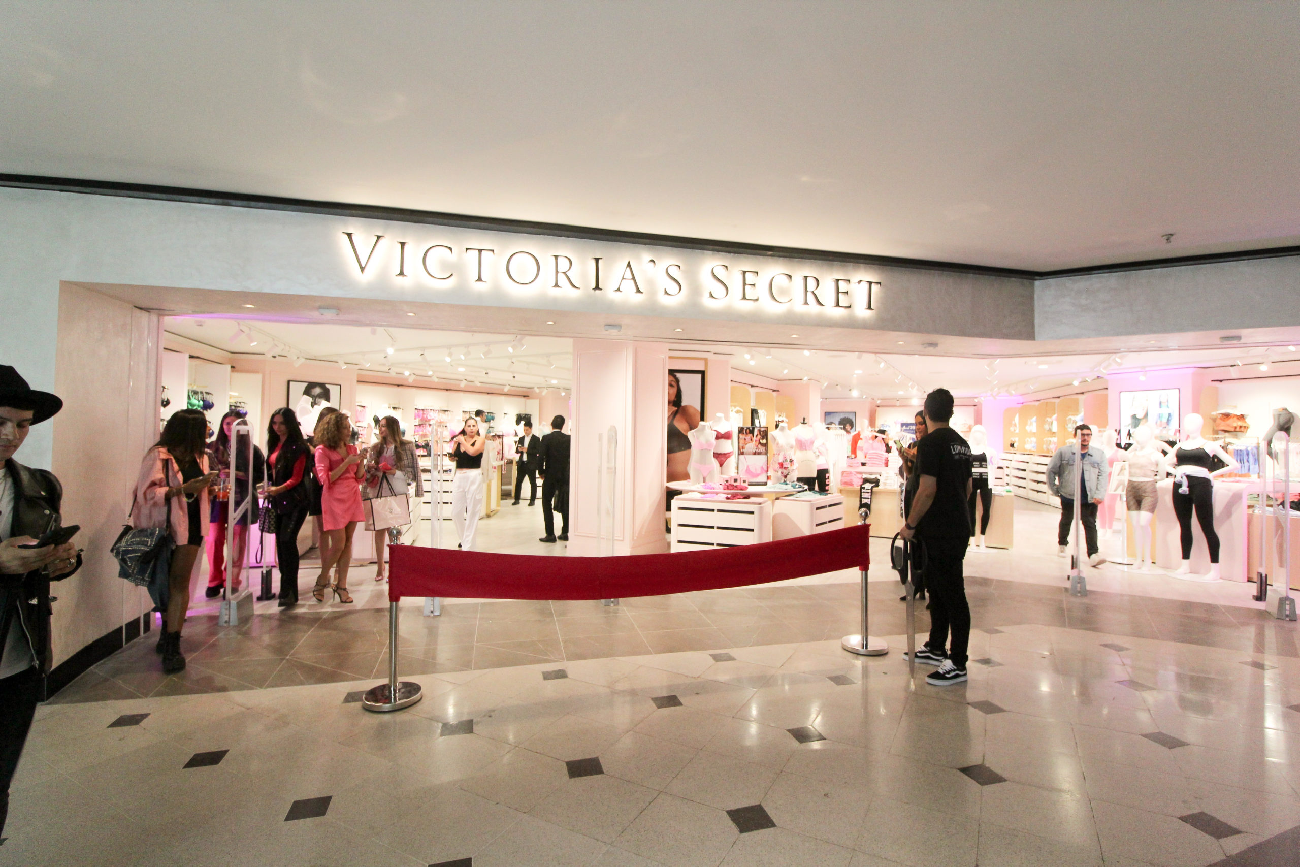 Victoria`s Secret llega a Viña - Más allá del Rosa