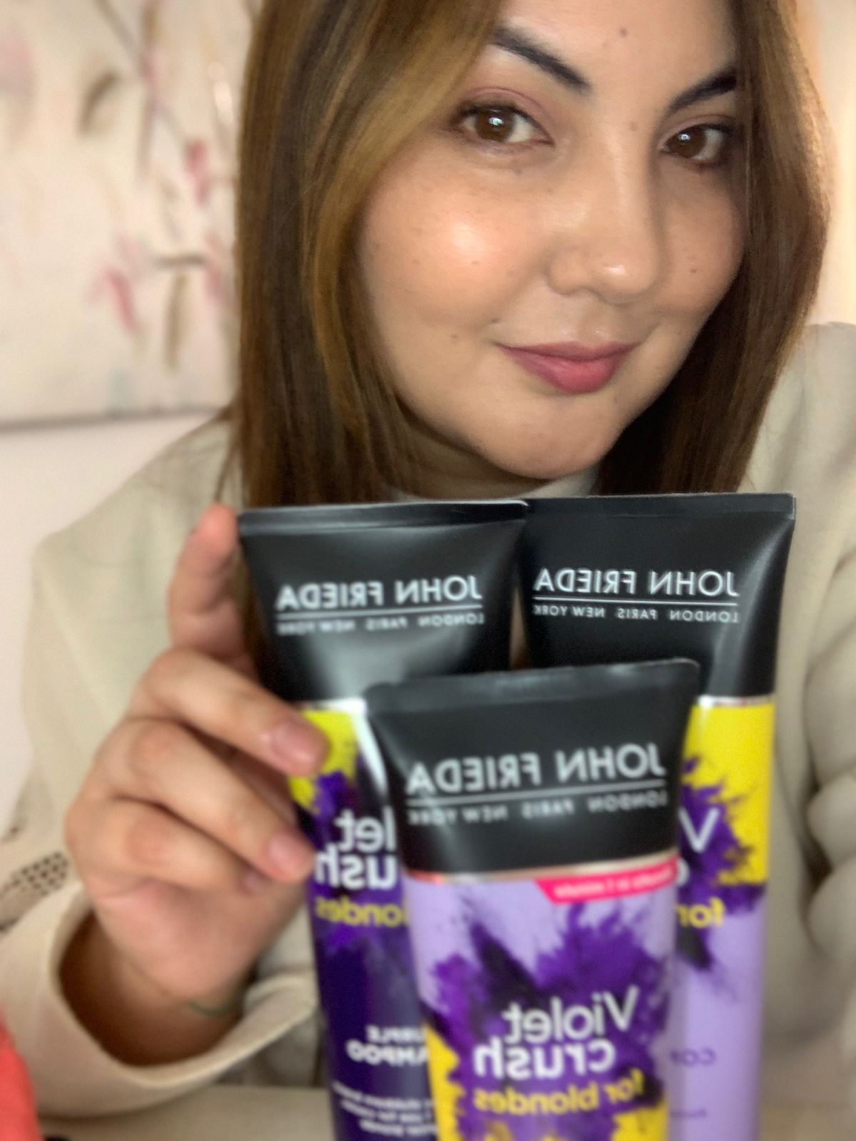 Transforma tu cabello con Violet Crush de John Frieda - Más allá del Rosa