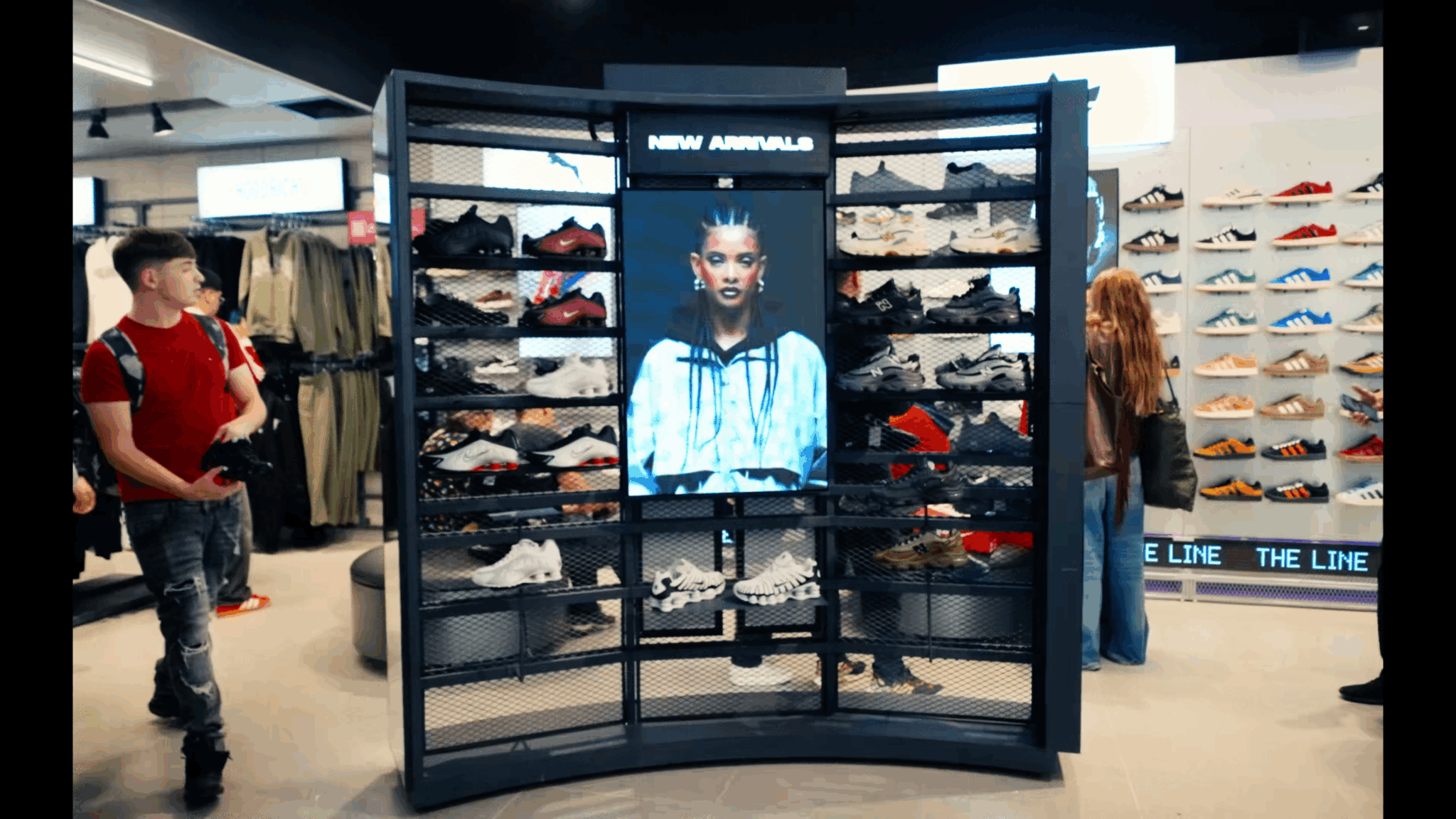 The Line inaugura nueva tienda en Cenco Costanera - Más allá del Rosa